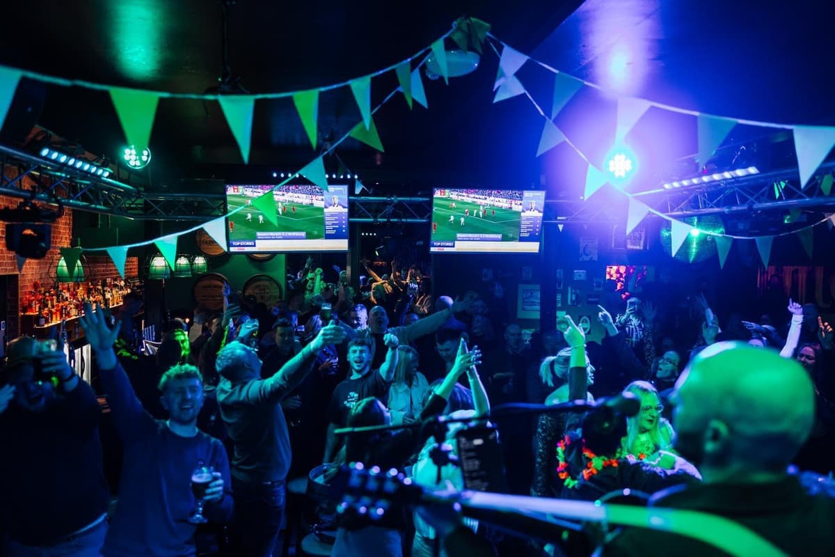 25 Toe Tapping Pictures As Hundreds Attend Opening Of New Irish Bar Molly Omalleys In Preston